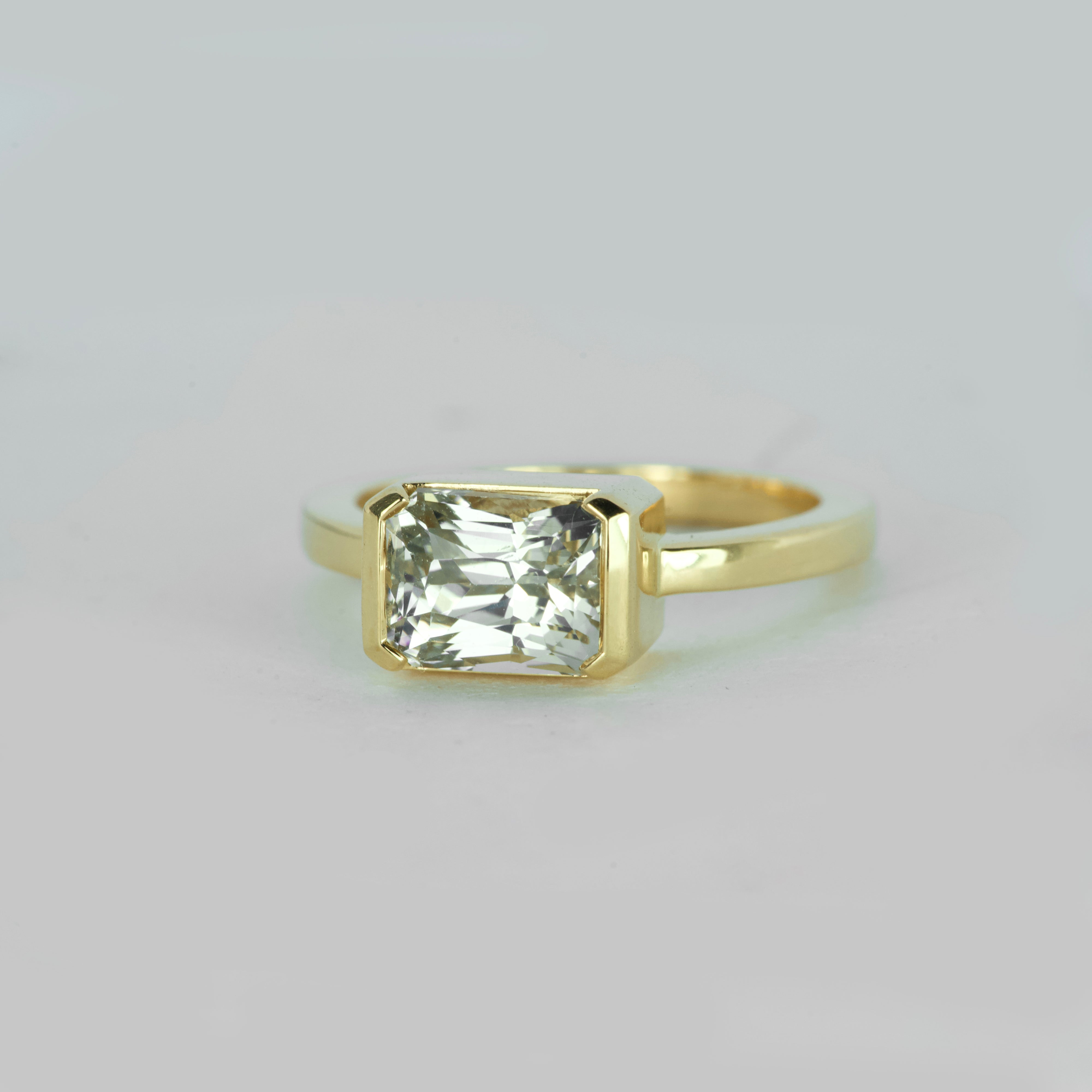 East west gold engagement ring solitaire sapphire green - Deliqa Gems